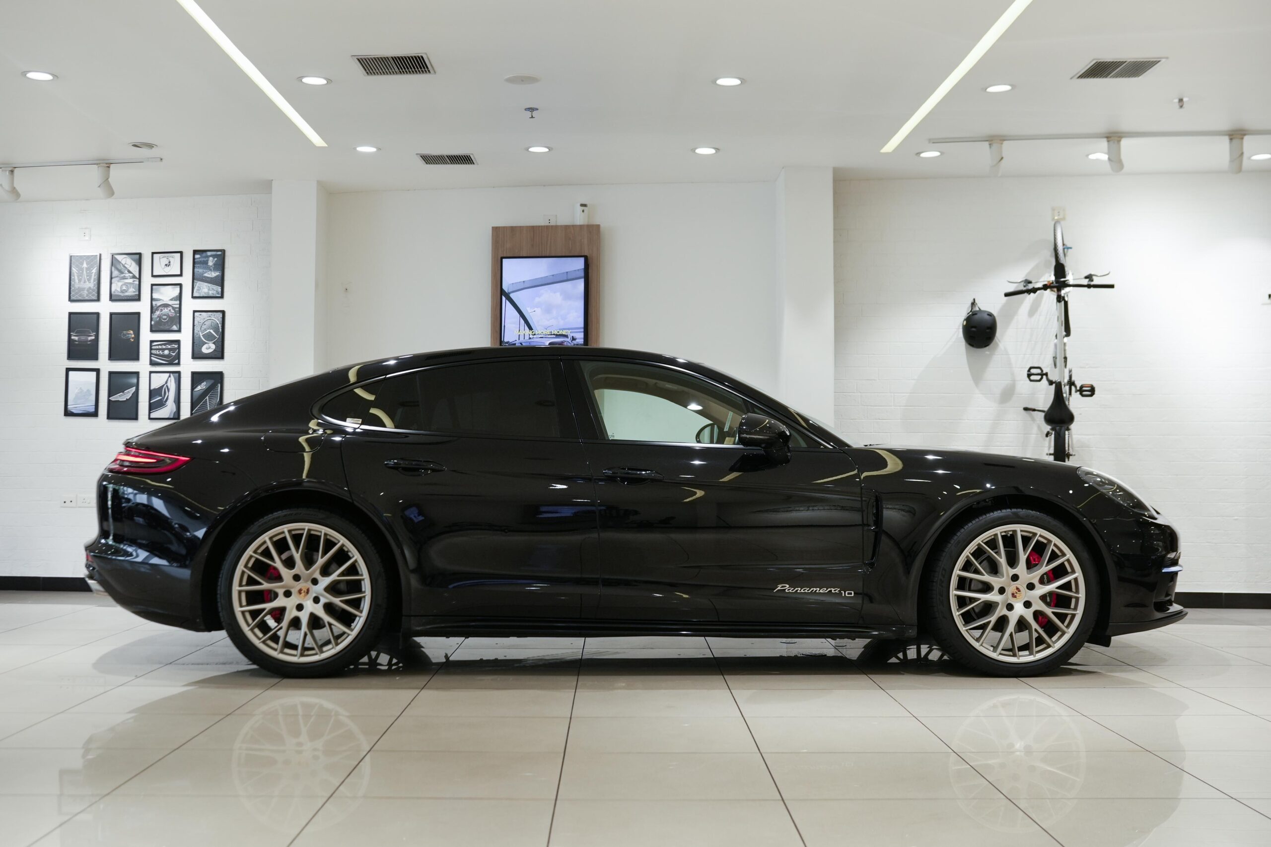 PORSCHE PANAMERA 4 10th EDITION - Motor Wagon