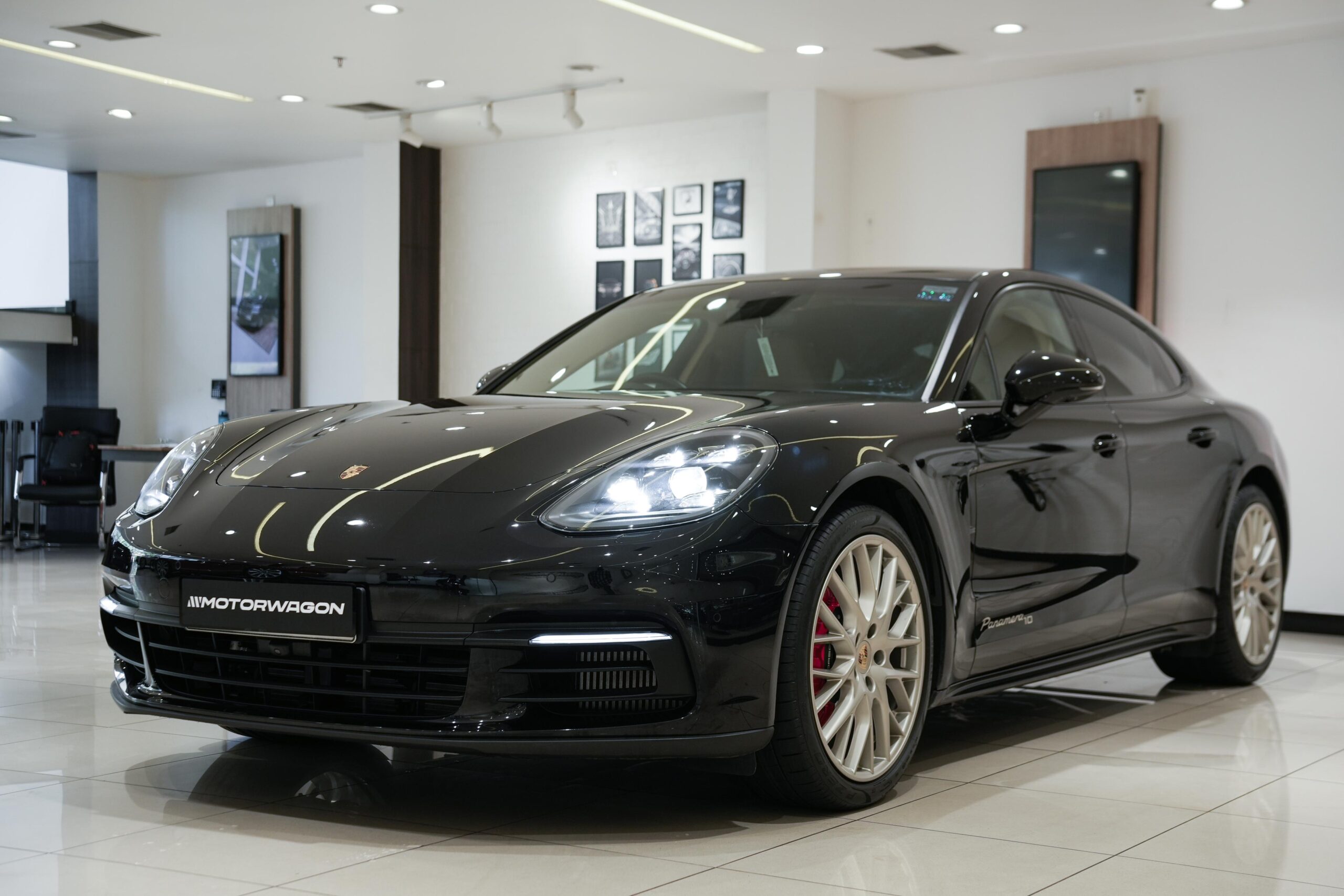 PORSCHE PANAMERA 4 10th EDITION - Motor Wagon